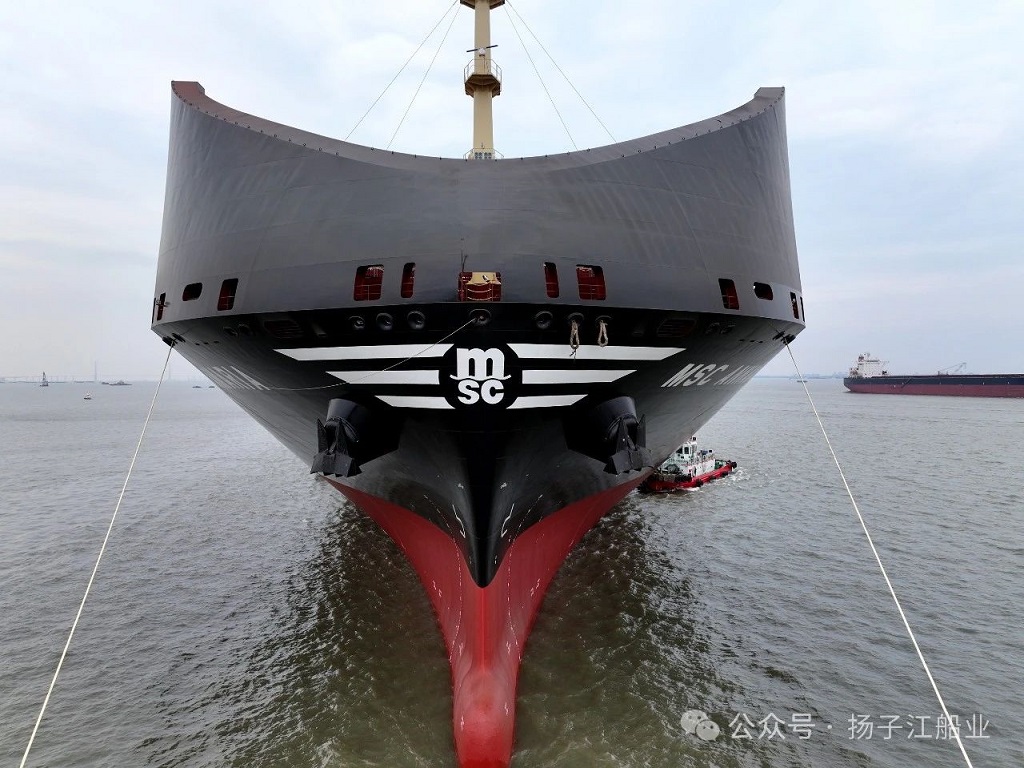 扬子鑫福LNG双燃料16000TEU集装箱船“MSC ANNAMARIA”轮交付离厂