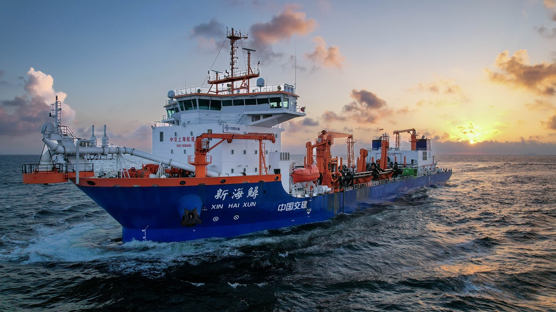 国内首艘、世界最大舱容双燃料动力耙吸挖泥船LNG气体动力试航凯旋